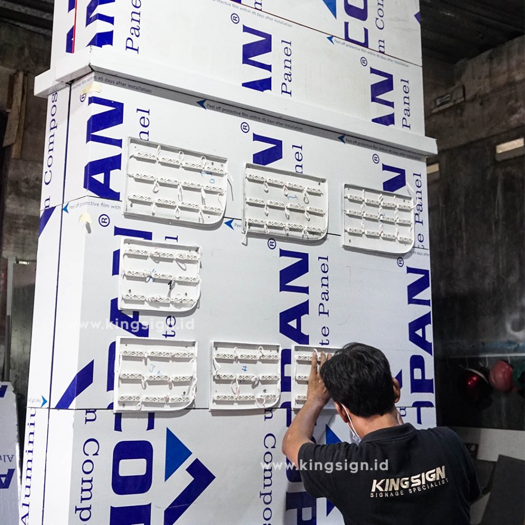 JASA PEMBUATAN PYLONSIGN | KING SIGN | Creative Pylon